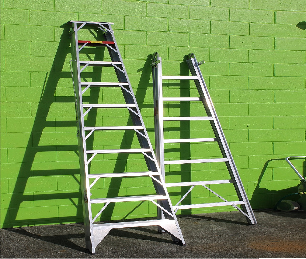Worker on Metal Ladder Electrocuted by Damaged Extension Cord – OHS Insider